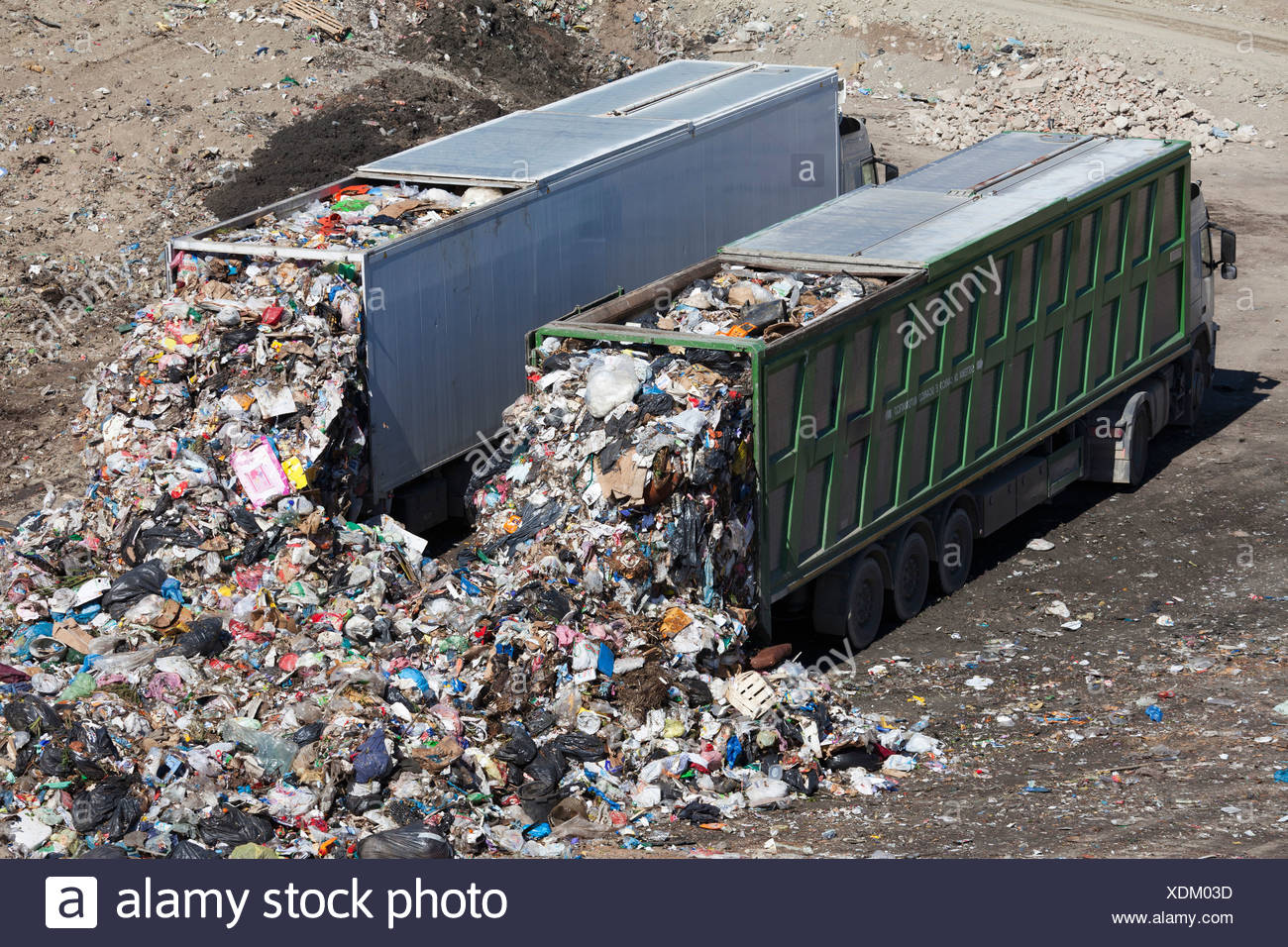 Garbage Truck Landfill Stock Photos & Garbage Truck Landfill Stock ...