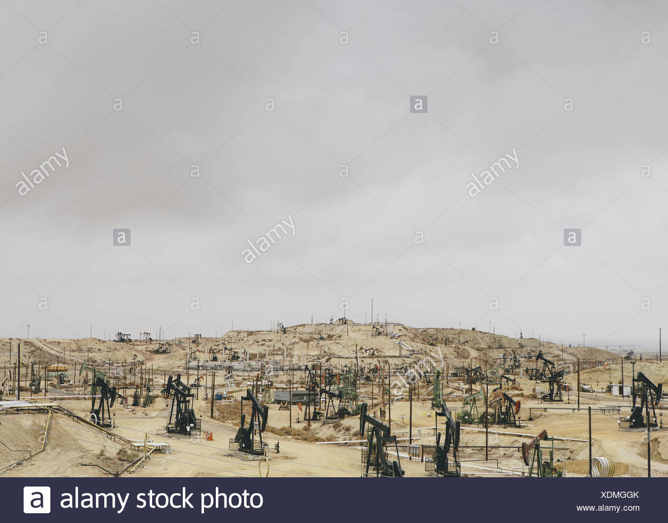 Oil Field Desert High Resolution Stock Photography and Images - Alamy