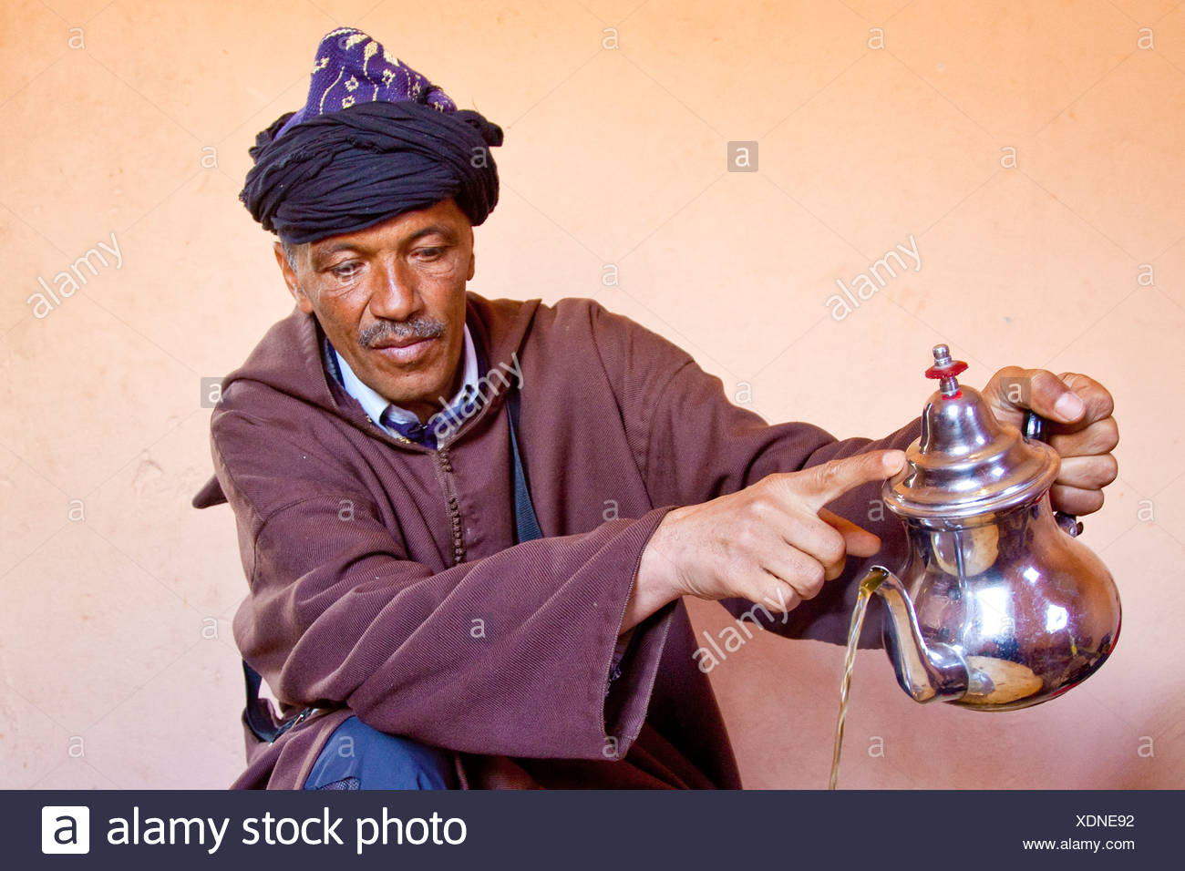 Berber Pouring Tea High Resolution Stock Photography and Images - Alamy