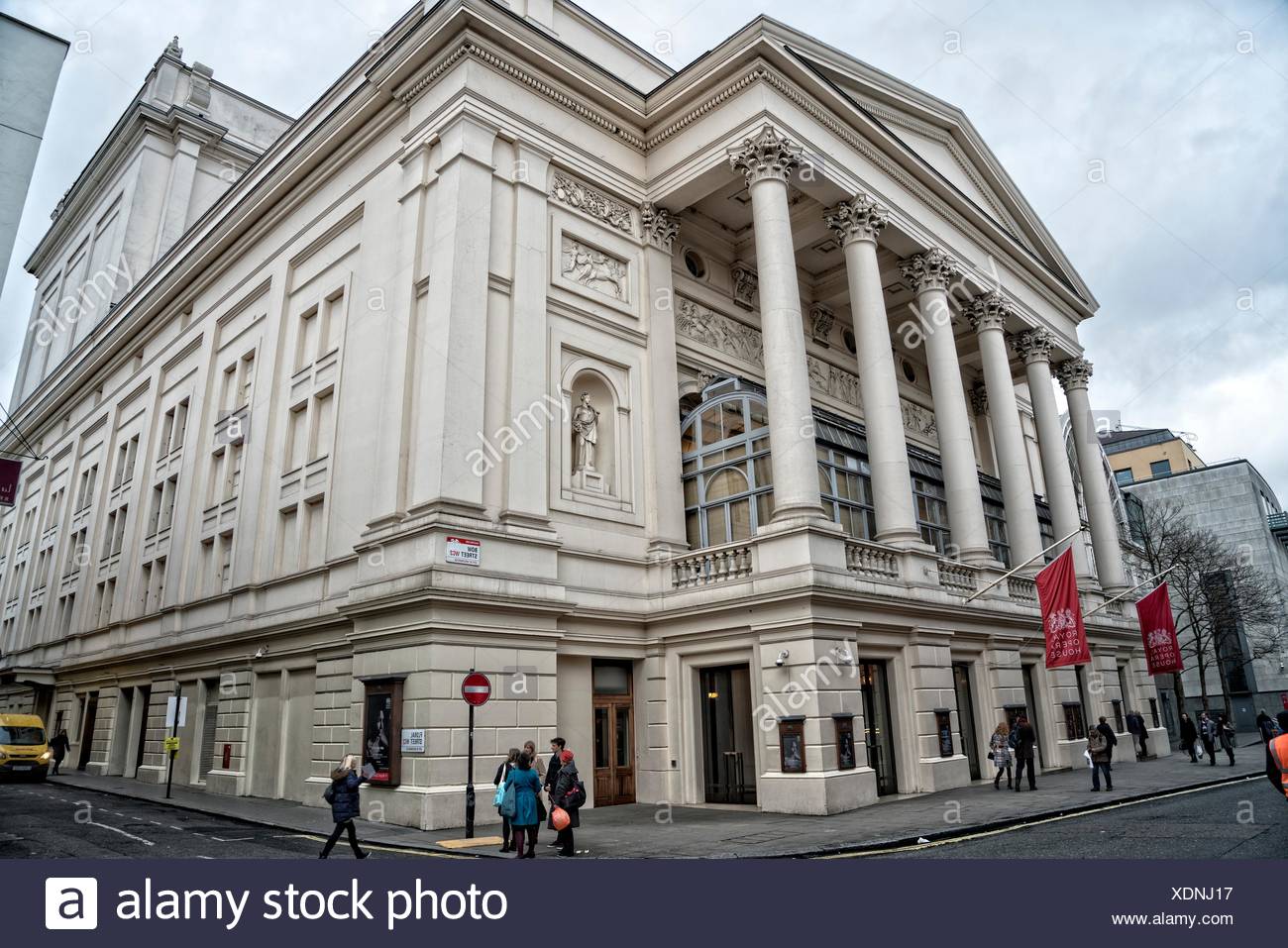 London Royal Opera House Performance Stock Photos & London Royal Opera ...