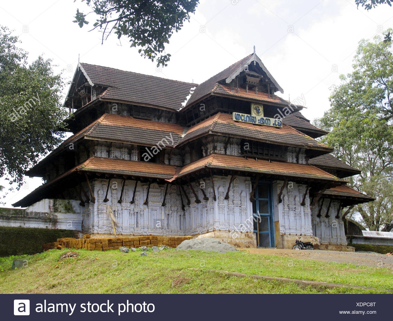 Vadakkunnathan Temple Stock Photos & Vadakkunnathan Temple Stock Images ...