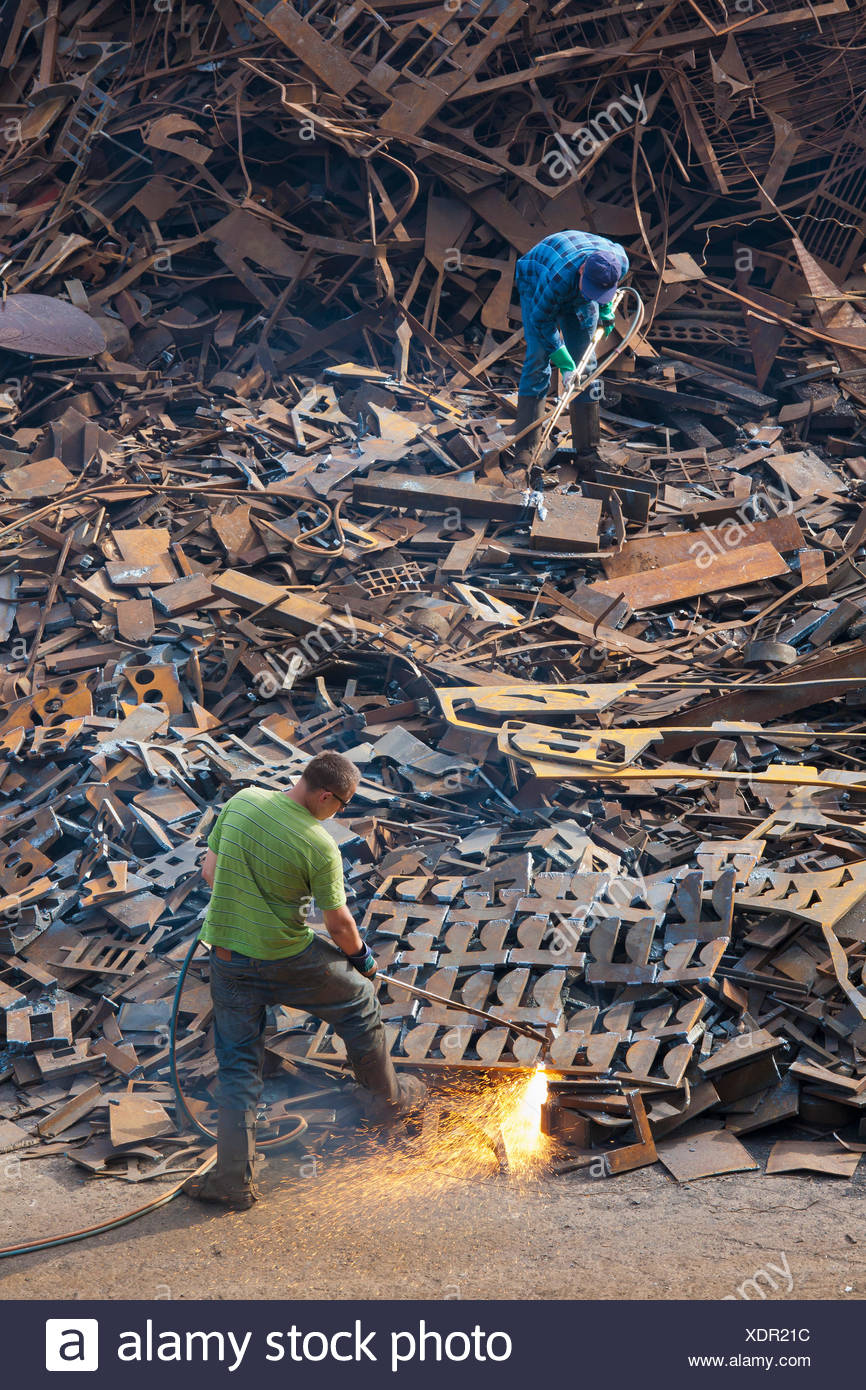 Scrap Metal Workers Stock Photos & Scrap Metal Workers Stock Images - Alamy