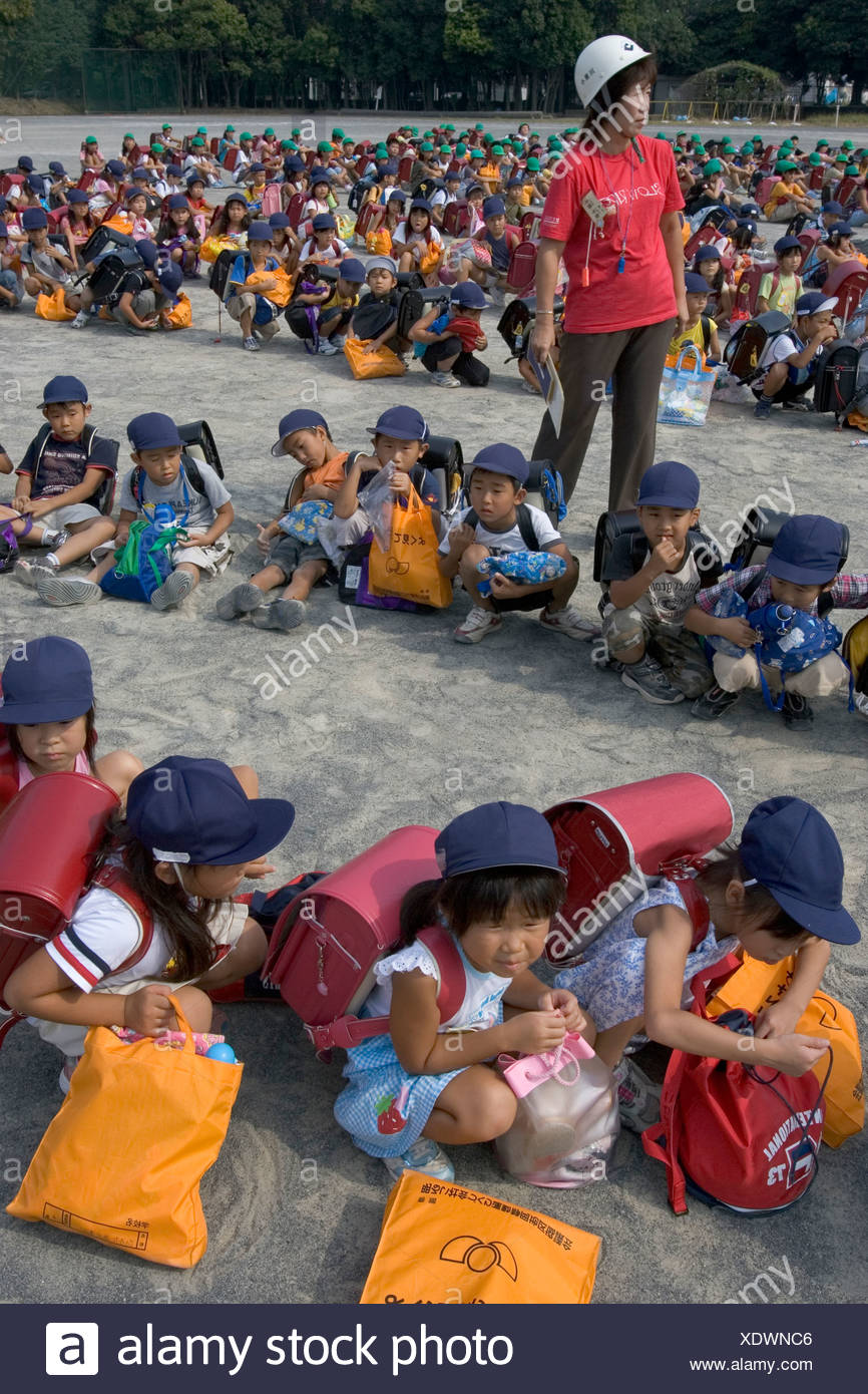 Earthquake Drill Stock Photos & Earthquake Drill Stock Images - Alamy