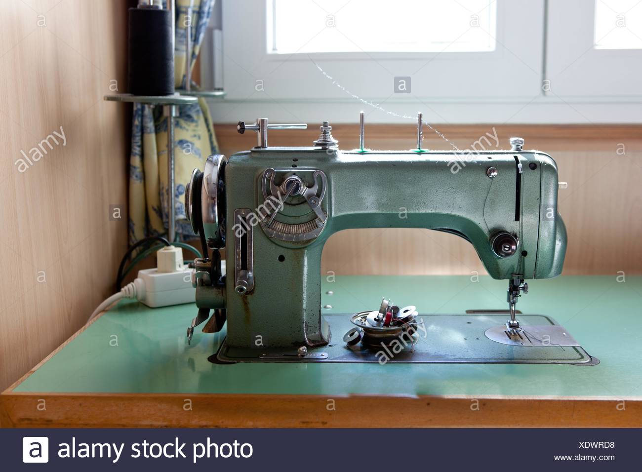 Vintage Sewing Machine Table High Resolution Stock Photography and ...