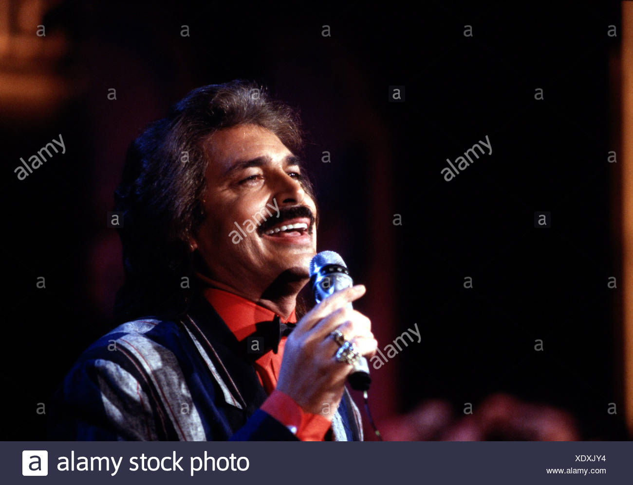 Engelbert Humperdinck High Resolution Stock Photography and Images - Alamy