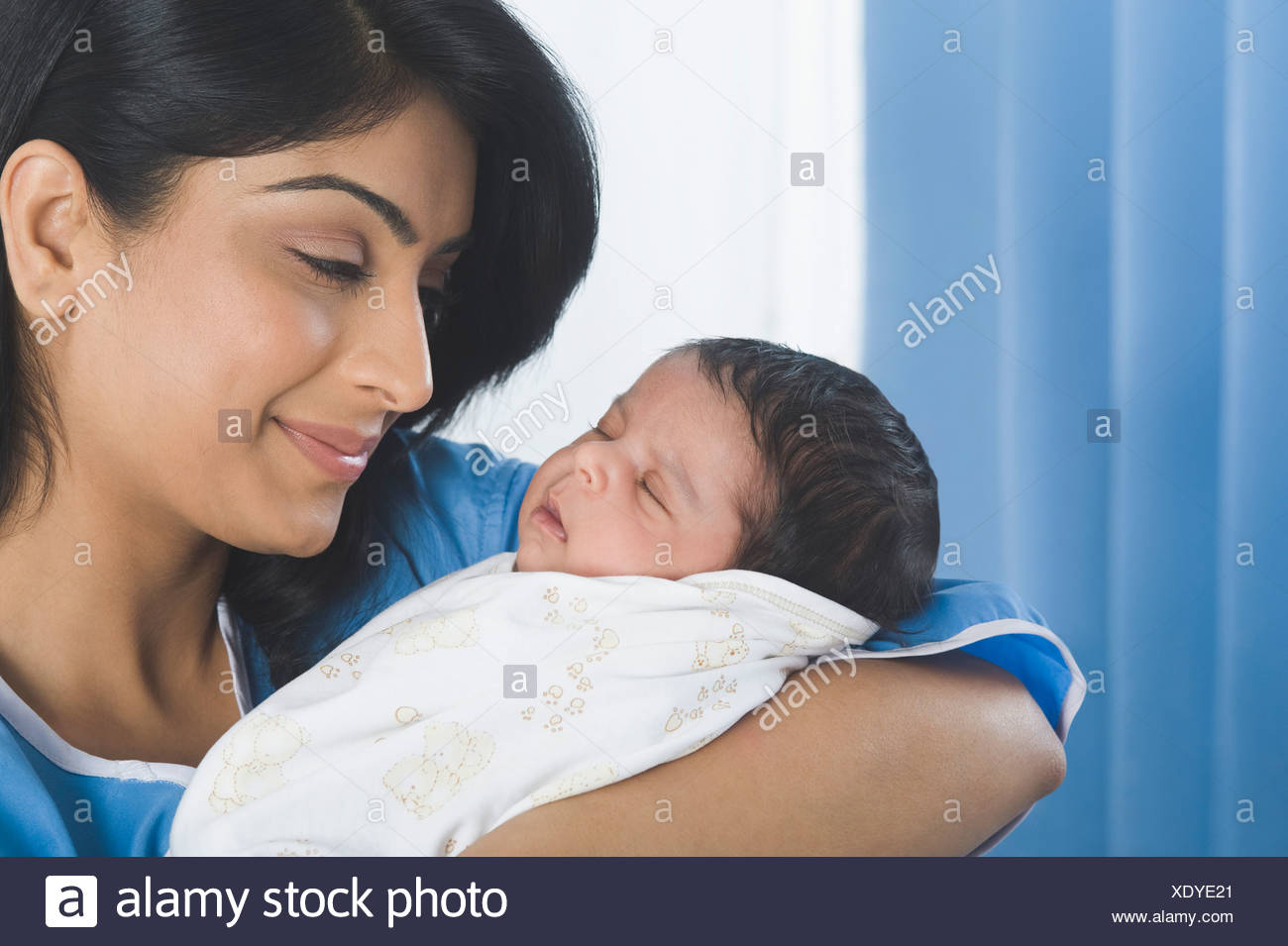 Indian Woman Carrying Baby Stock Photos & Indian Woman Carrying Baby ...