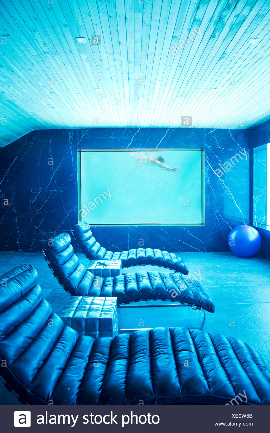 Underwater Window High Resolution Stock Photography and Images - Alamy