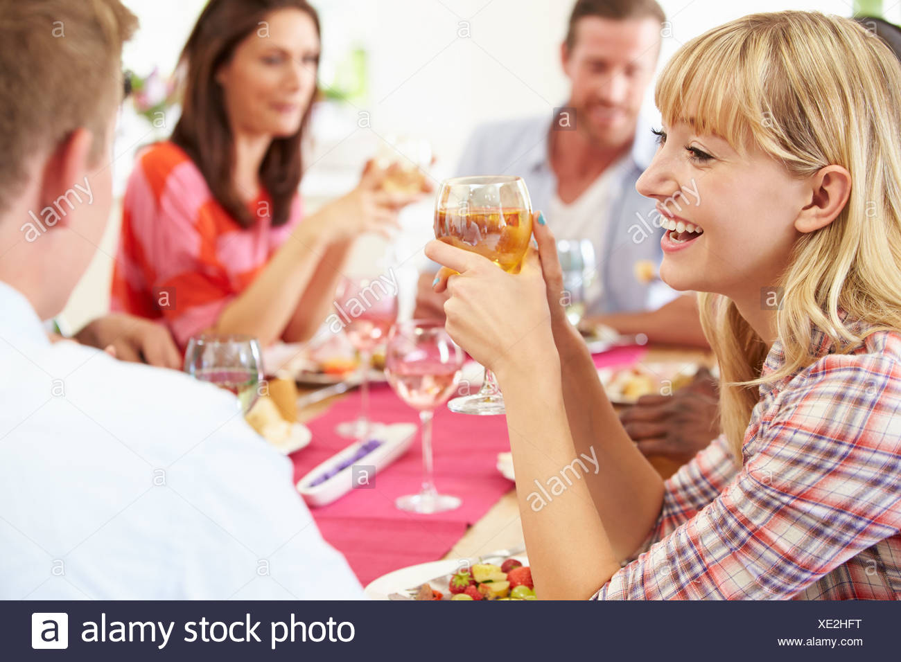 Women Sitting Around Kitchen Table Stock Photos & Women Sitting Around ...