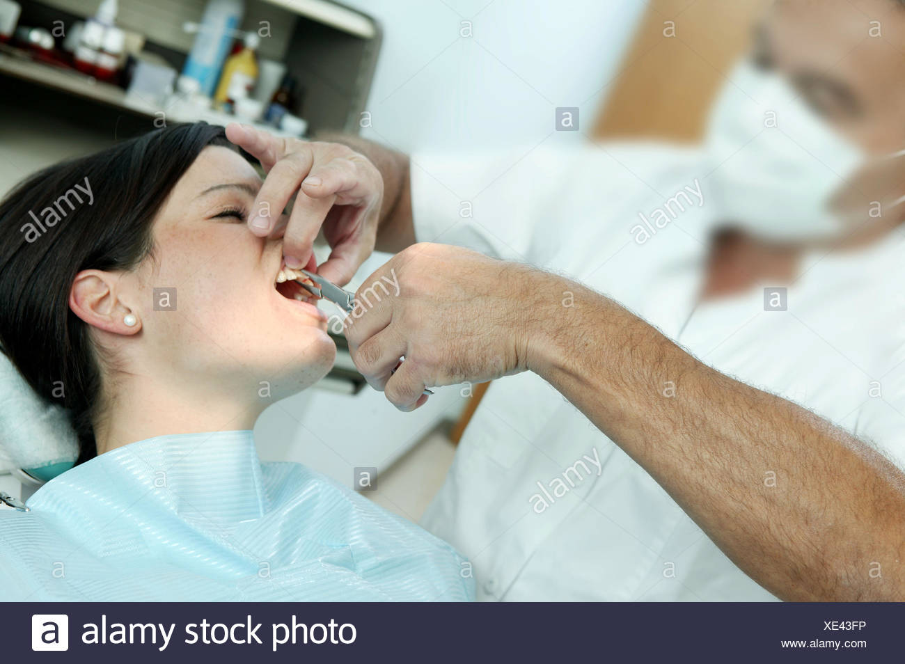 Zahn Ziehen High Resolution Stock Photography and Images - Alamy