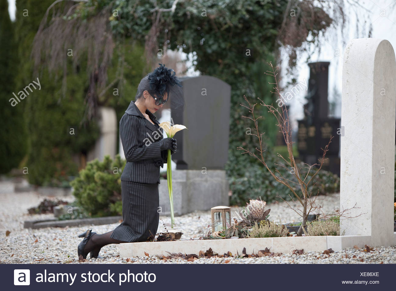 Grave Gravestone Cemetery High Resolution Stock Photography and Images ...