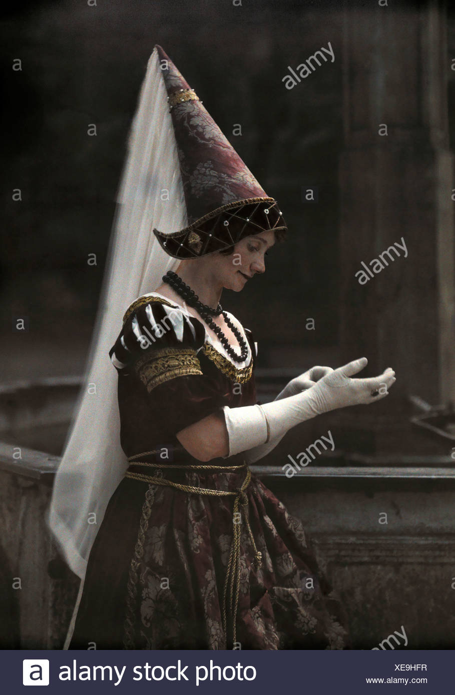 Hennin High Resolution Stock Photography and Images - Alamy