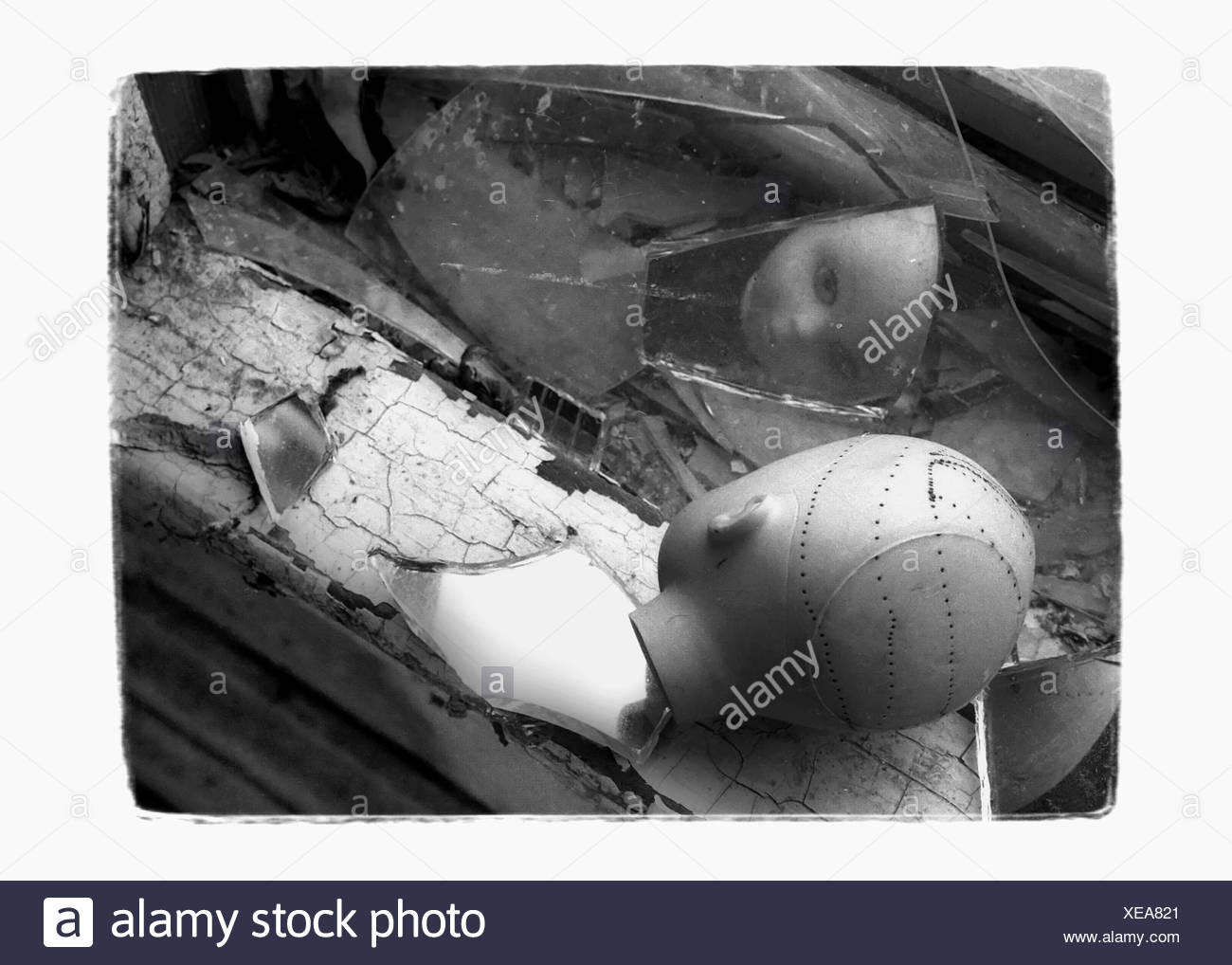 Head Broken Black and White Stock Photos & Images - Alamy