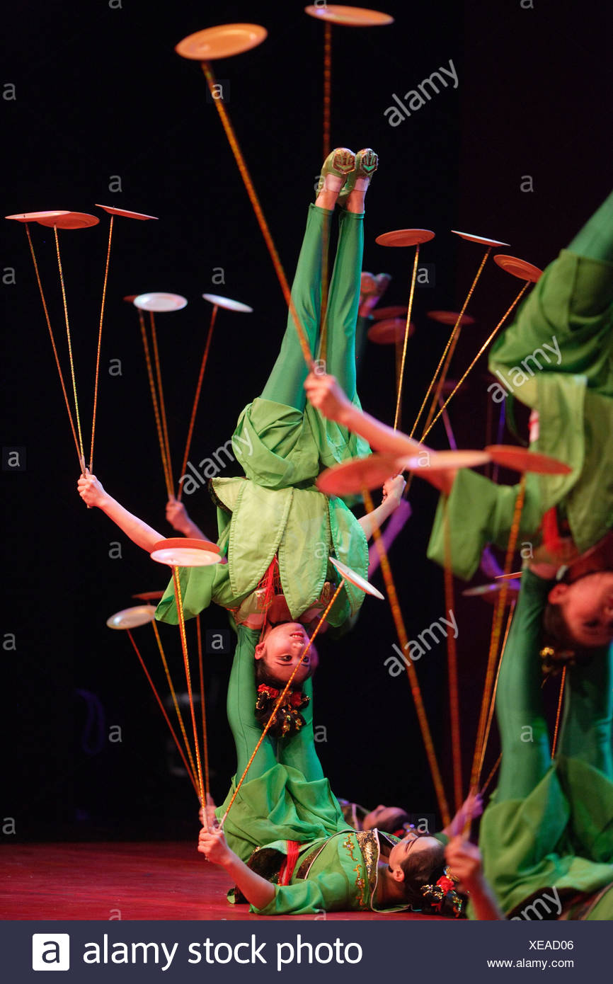 Chinese Circus Acrobat Stock Photos & Chinese Circus Acrobat Stock ...