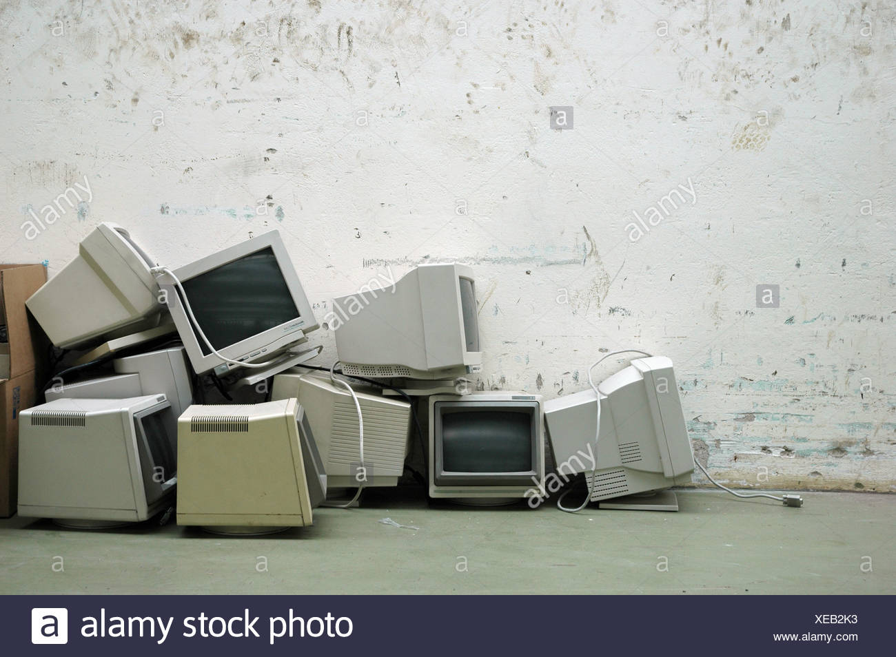 Wall Of Monitors Stock Photos & Wall Of Monitors Stock Images - Alamy
