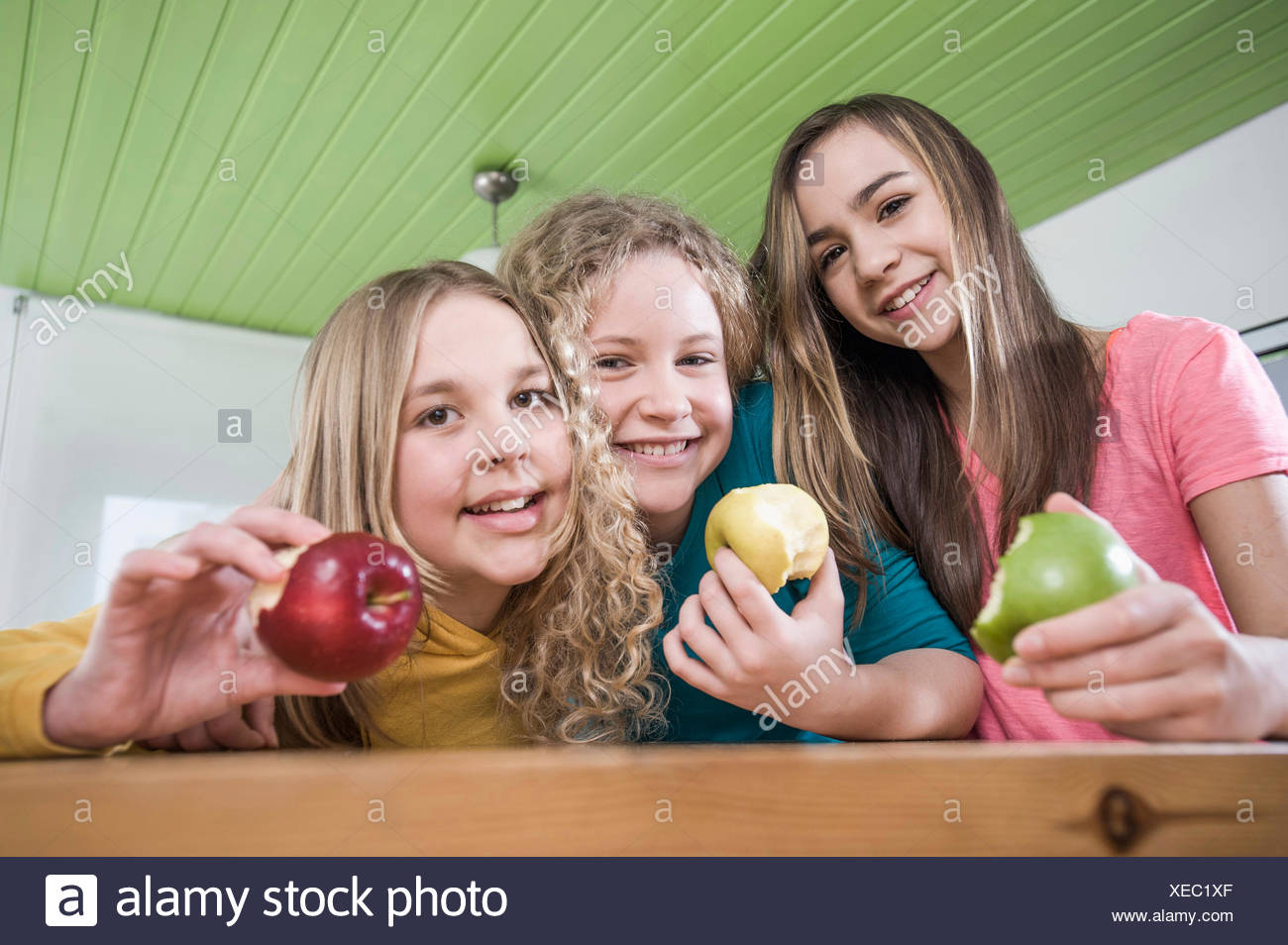 Girls Apples High Resolution Stock Photography and Images - Alamy