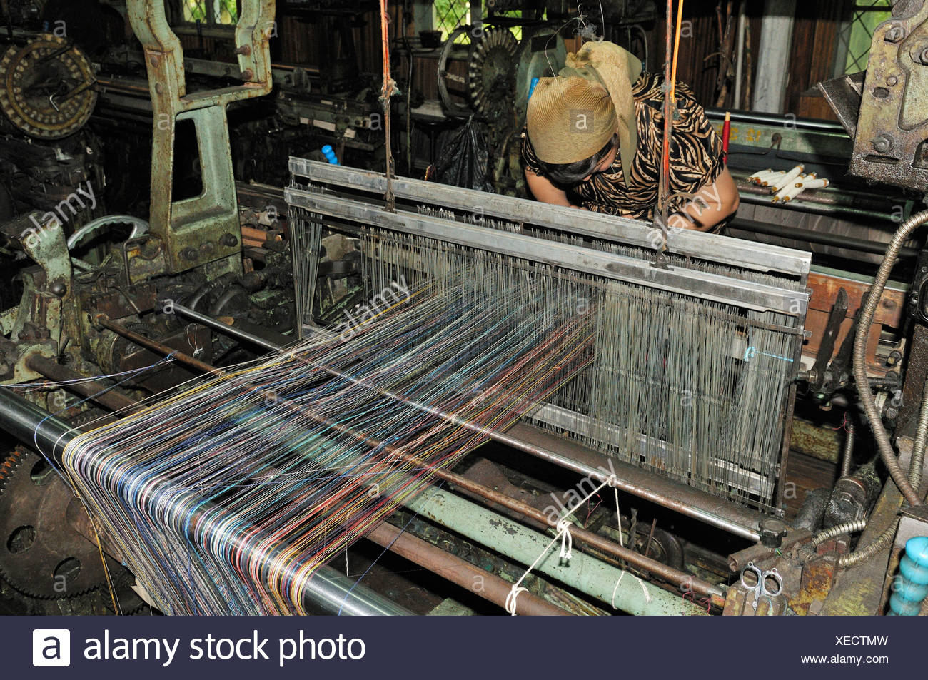 Mechanical Weaving Loom Stock Photos & Mechanical Weaving Loom Stock ...