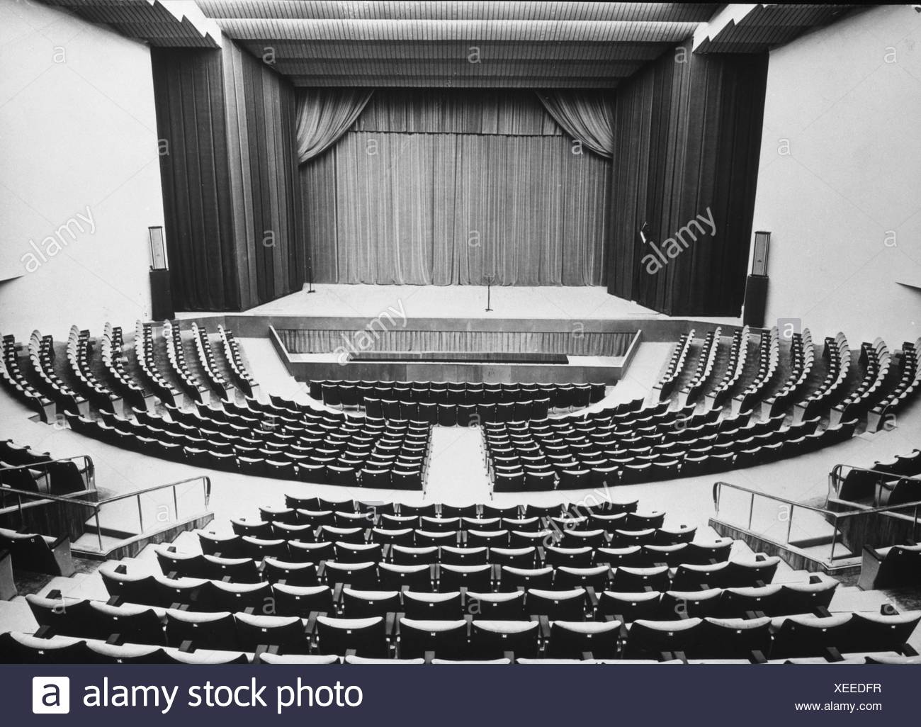 Empty Stage Curtain High Resolution Stock Photography and Images - Alamy