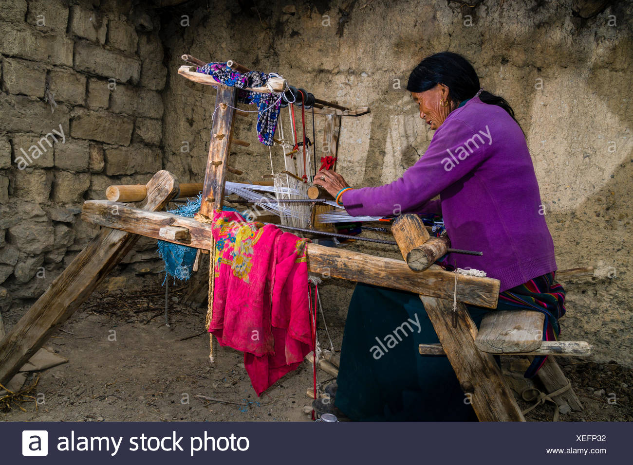 Weaving Loom Nepal Stock Photos & Weaving Loom Nepal Stock Images - Alamy
