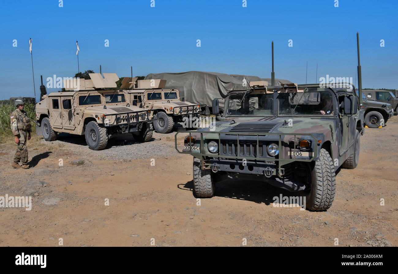 Yamato, Japan. 19 Sep, 2019. Die US-Army Humvee (HMMWV: High Mobility ...