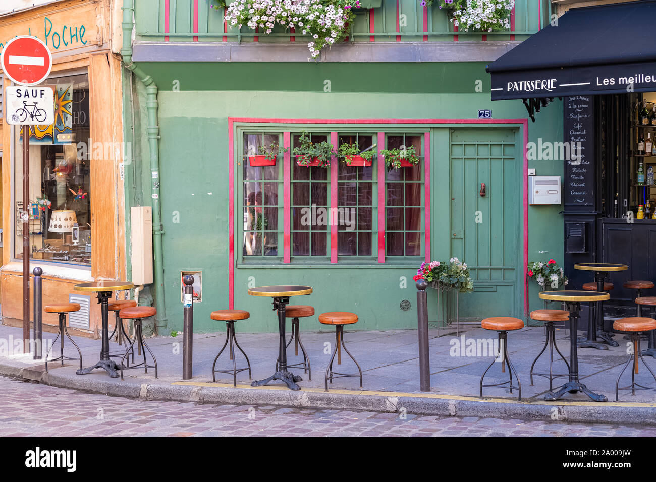 Paris, Frankreich, Pariser Kaffee und Restaurant in eine Fußgängerzone ...