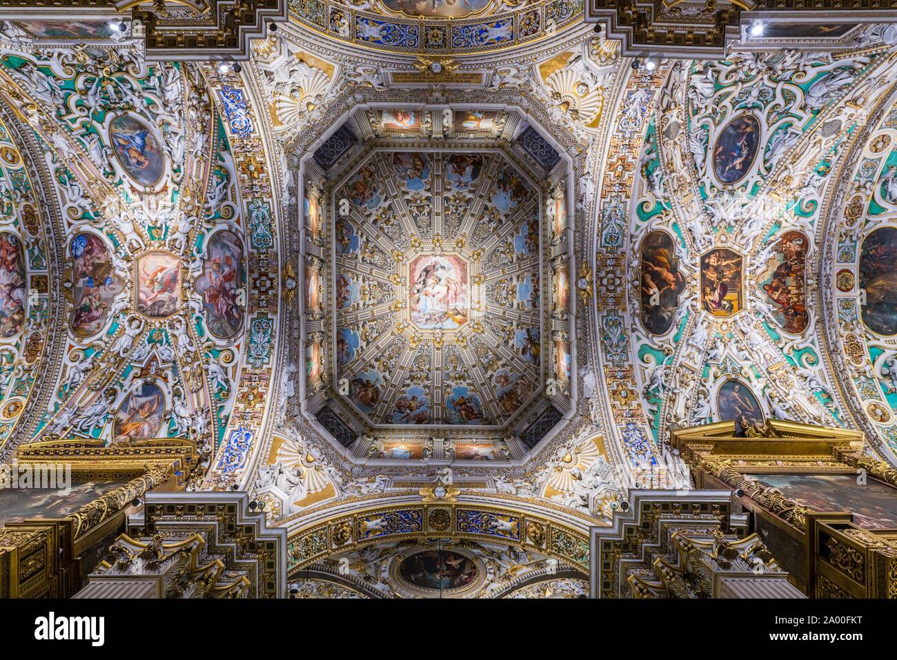 Blick auf das kirchenschiff der basilika santa maria maggiore -Fotos und -Bildmaterial in hoher ...