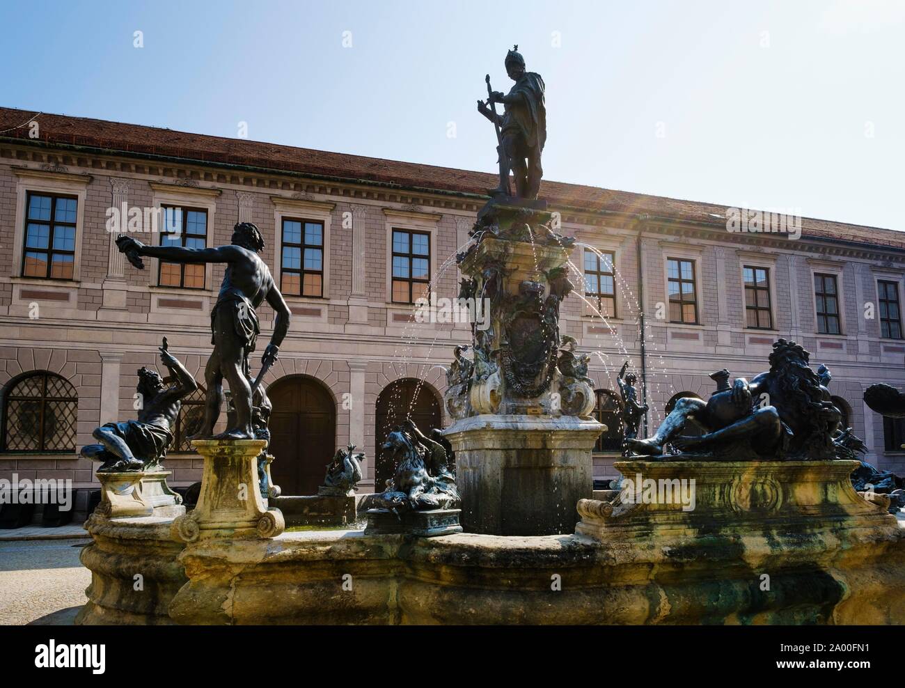 Statue von Otto von Wittelsbach am Wittelsbacher Brunnen, Brunnenhof der Residenz, München ...