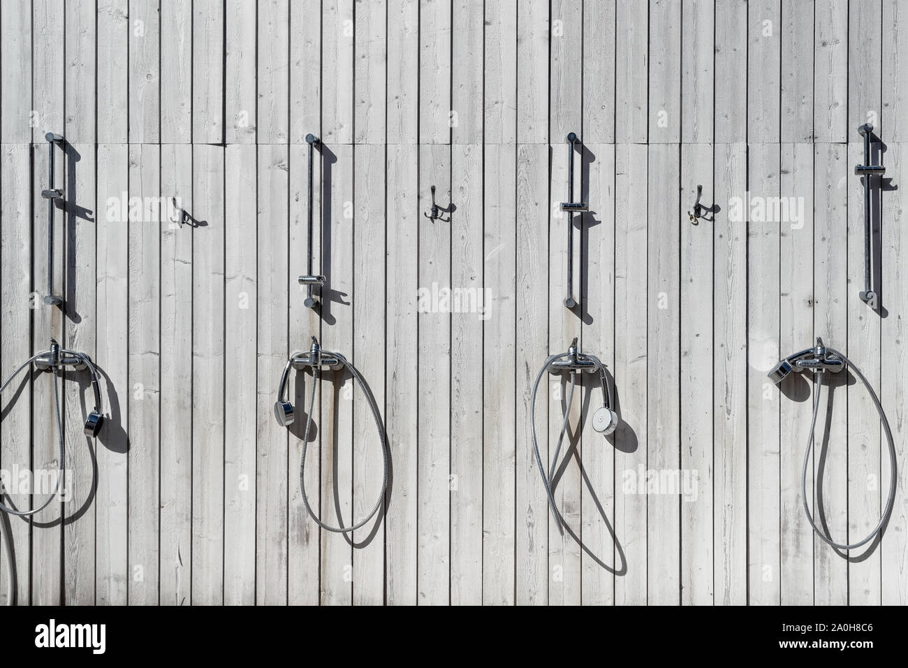 Dusche am strand bikini -Fotos und -Bildmaterial in hoher Auflösung – Alamy