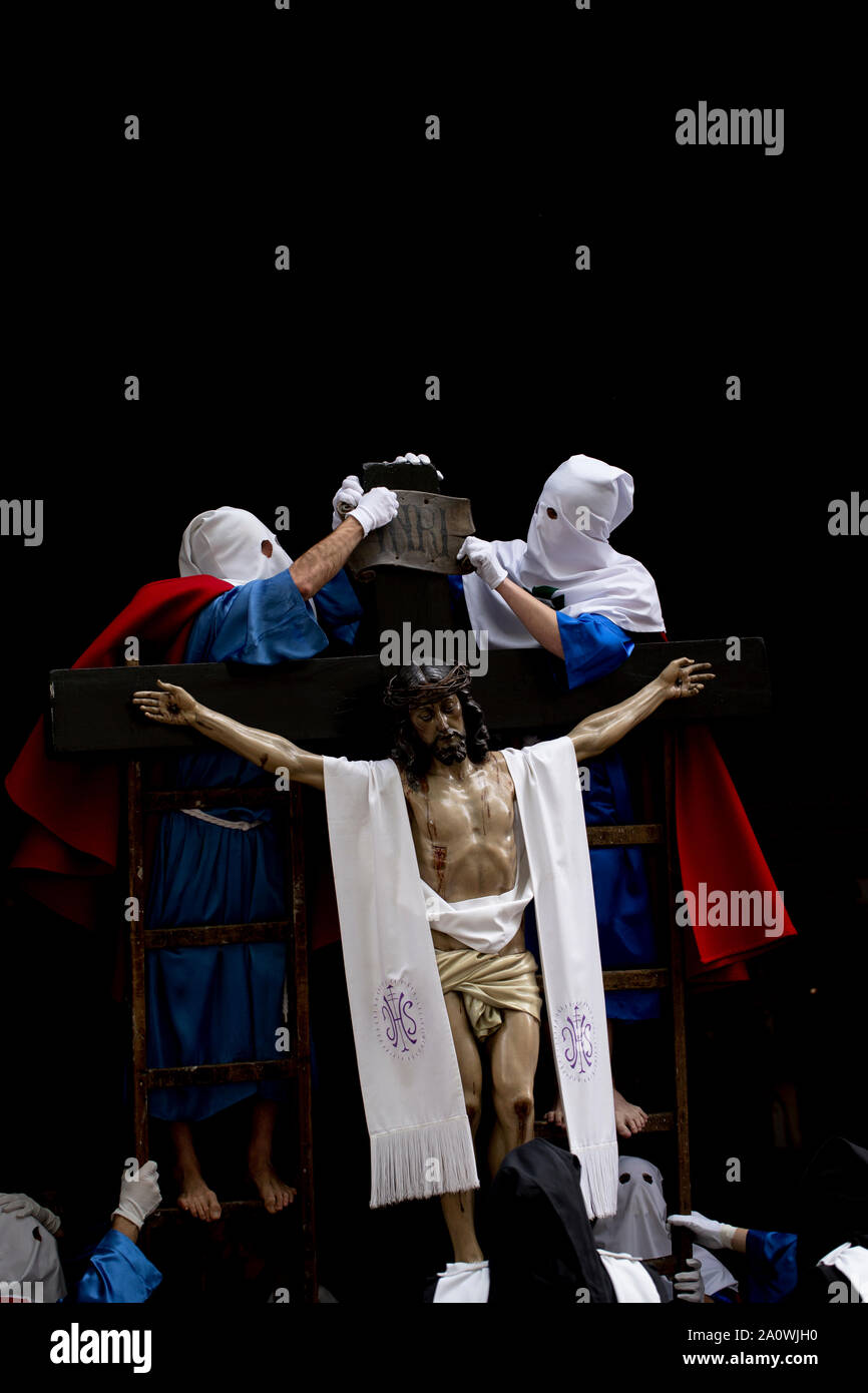 Jesus Christus wird vom Kreuz abgenommen Stockfotografie - Alamy