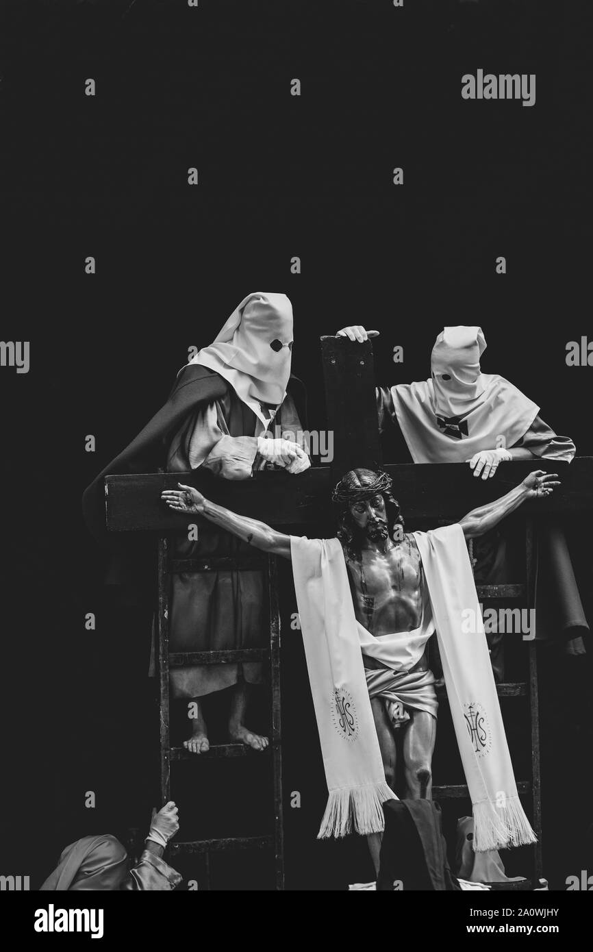 Jesus Christus wird vom Kreuz abgenommen Stockfotografie - Alamy