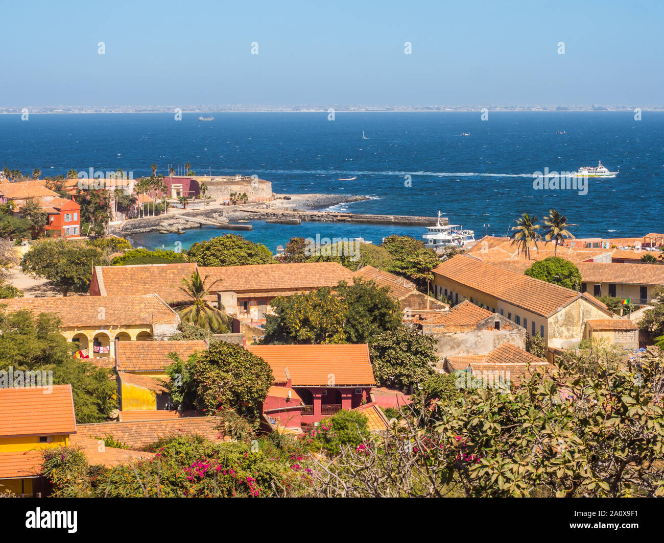 Blick auf goree -Fotos und -Bildmaterial in hoher Auflösung – Alamy