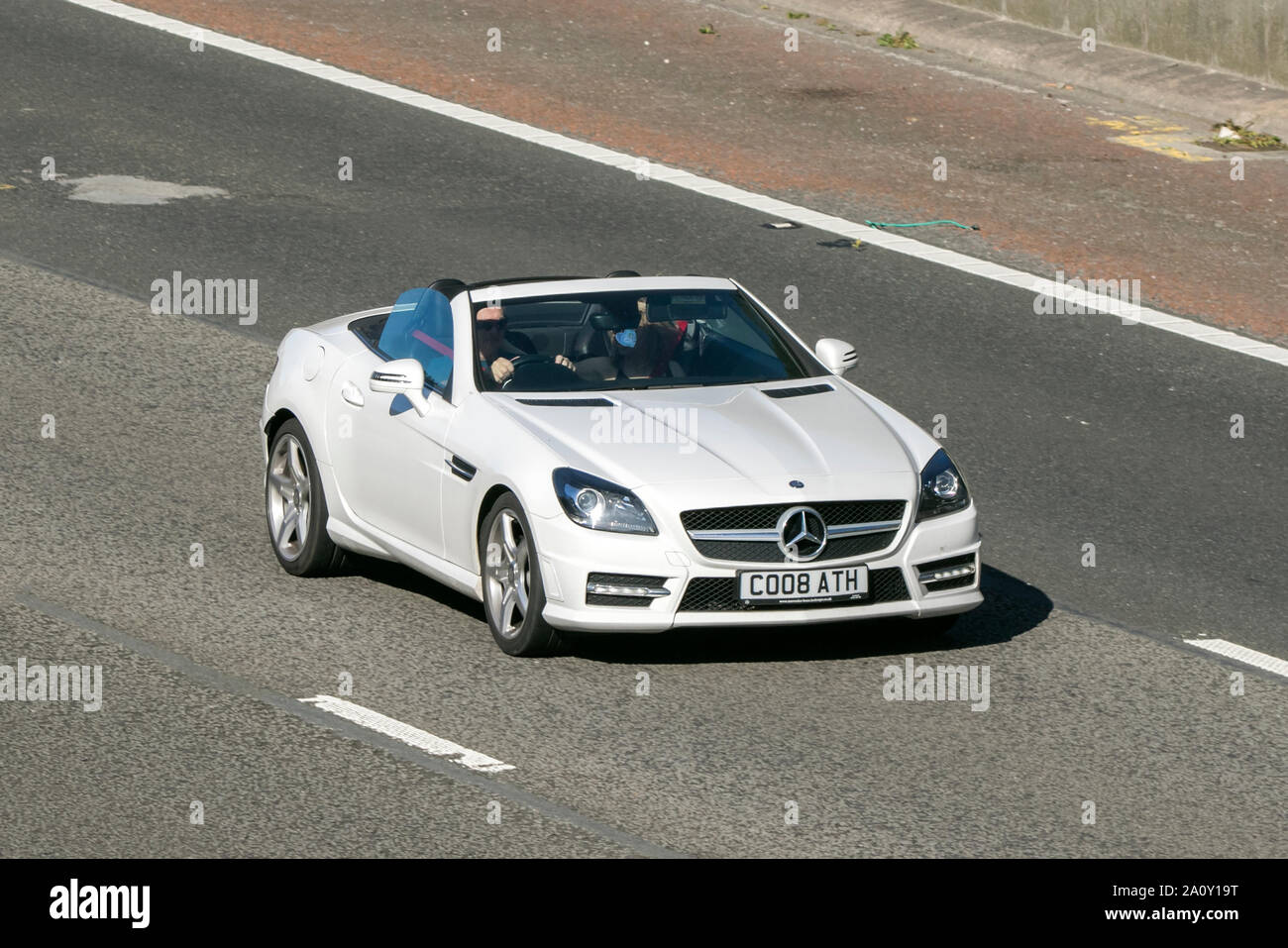 2 sitzer auto -Fotos und -Bildmaterial in hoher Auflösung – Alamy