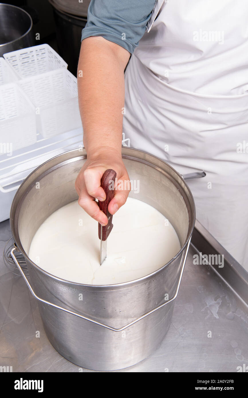 Geronnene milch -Fotos und -Bildmaterial in hoher Auflösung – Alamy