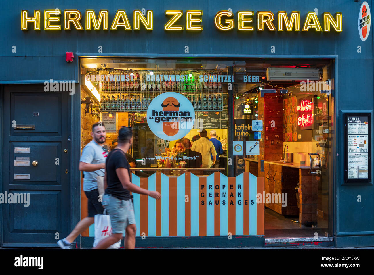 Herman ze deutsches restaurant -Fotos und -Bildmaterial in hoher ...