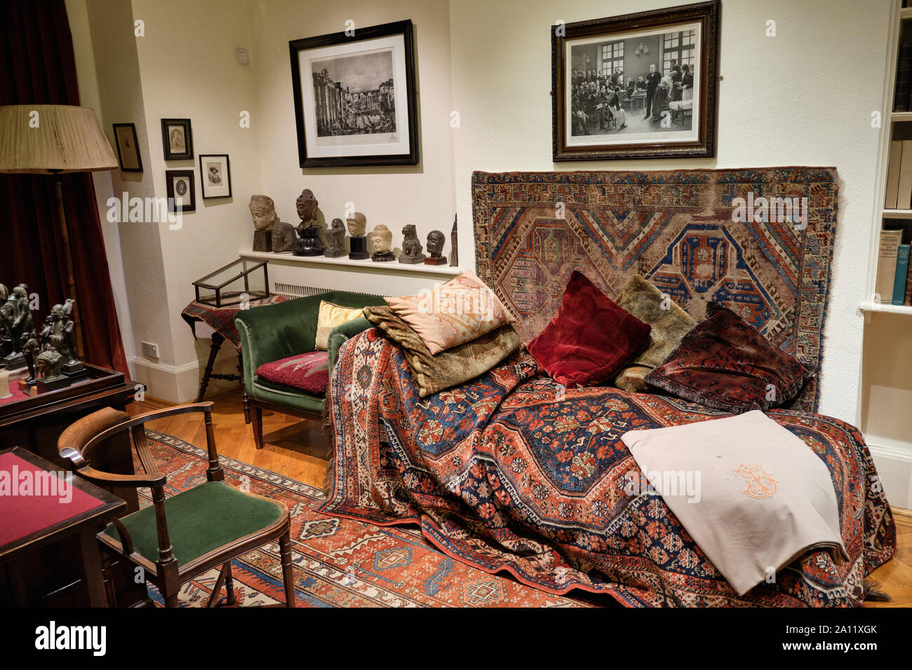 Sigmund freud couch -Fotos und -Bildmaterial in hoher Auflösung – Alamy
