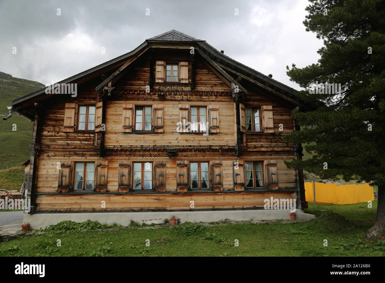 Swiss chalet -Fotos und -Bildmaterial in hoher Auflösung – Alamy