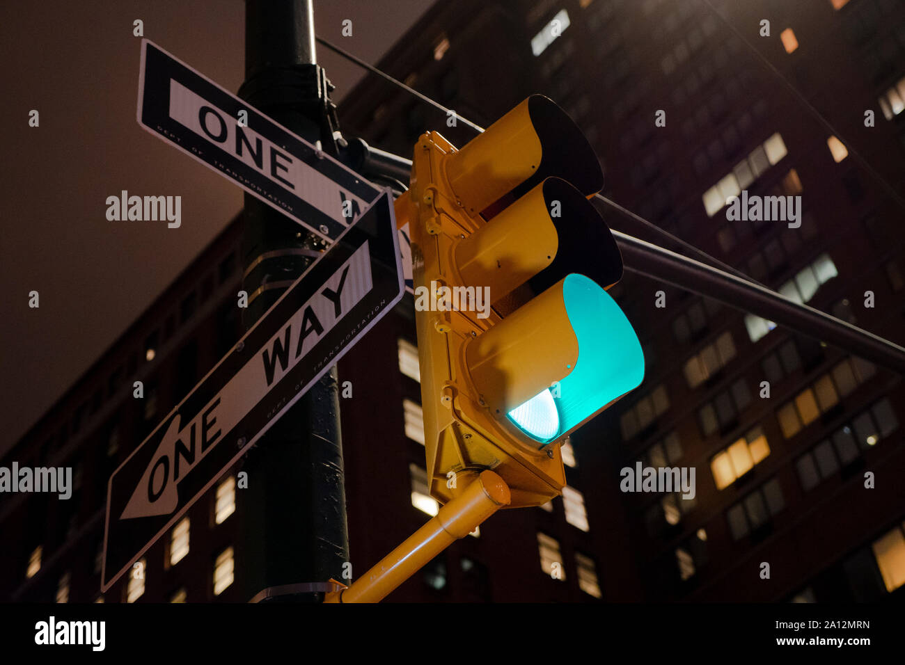 New york zeigt zeichen -Fotos und -Bildmaterial in hoher Auflösung – Alamy