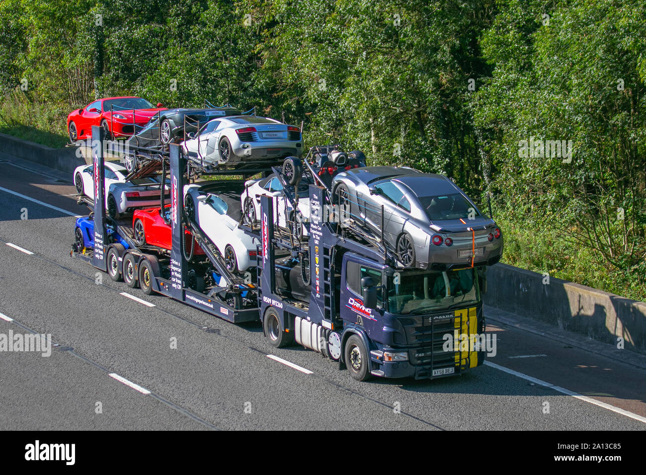 Vehicle transporters -Fotos und -Bildmaterial in hoher Auflösung – Alamy