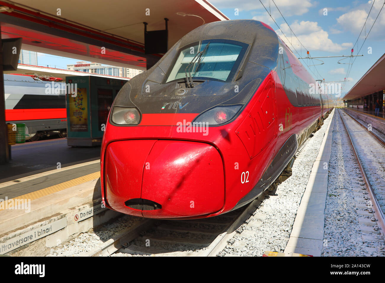High speed train italy -Fotos und -Bildmaterial in hoher Auflösung – Alamy