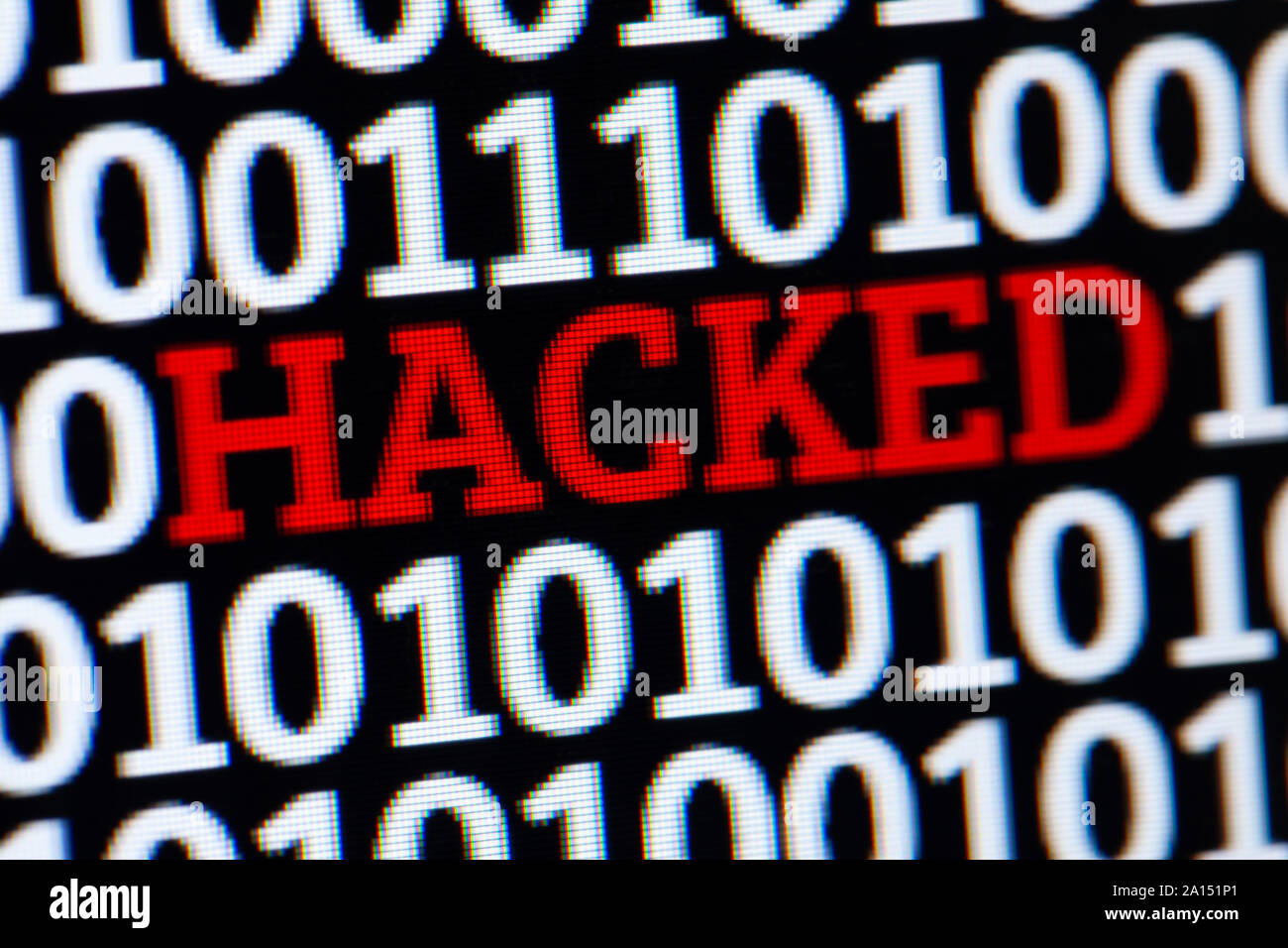 Rote Beschriftung in binären Code aus Einsen und Nullen und gehackt ...