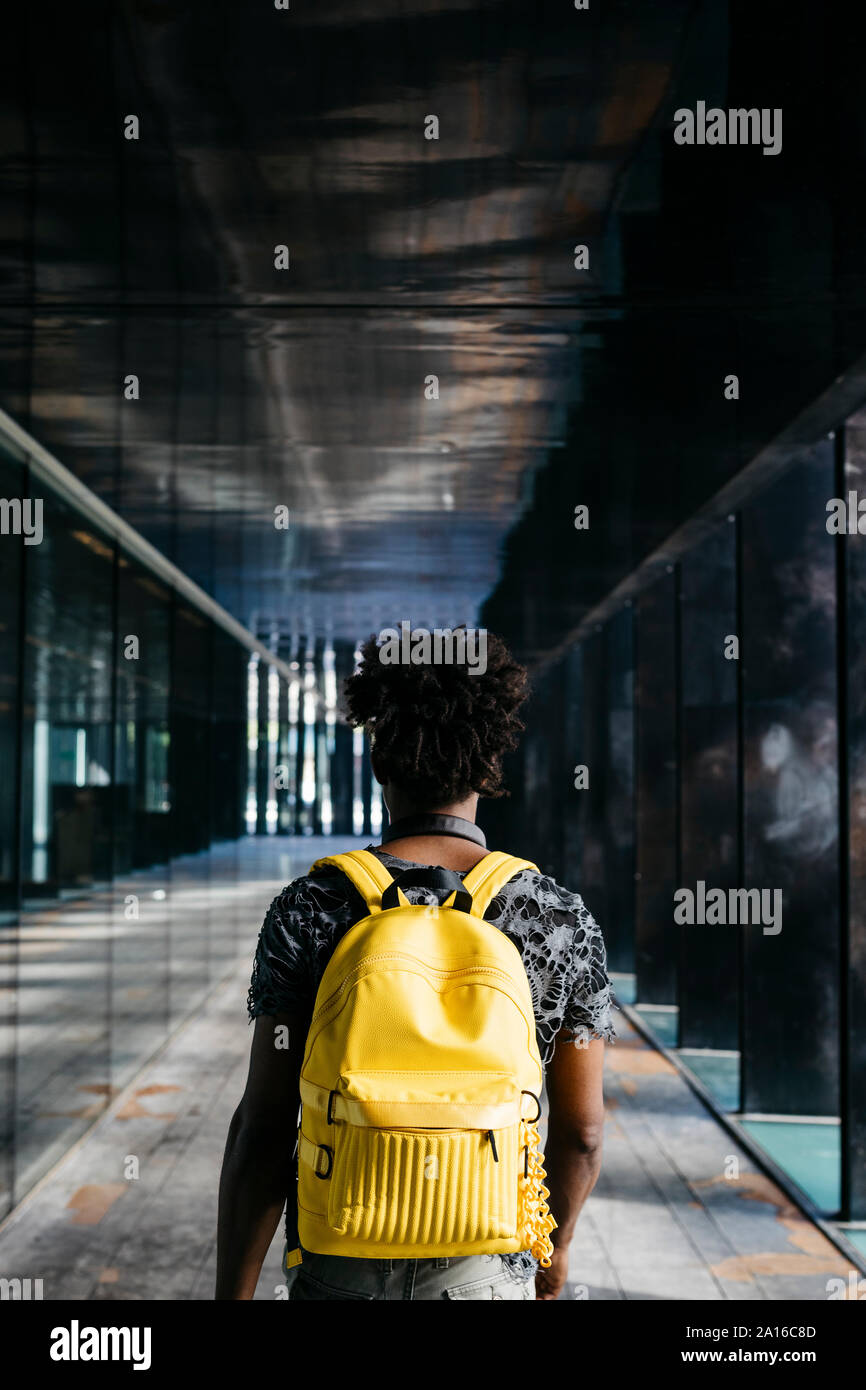 Person Mit Rucksack Stockfotos und -bilder Kaufen - Alamy