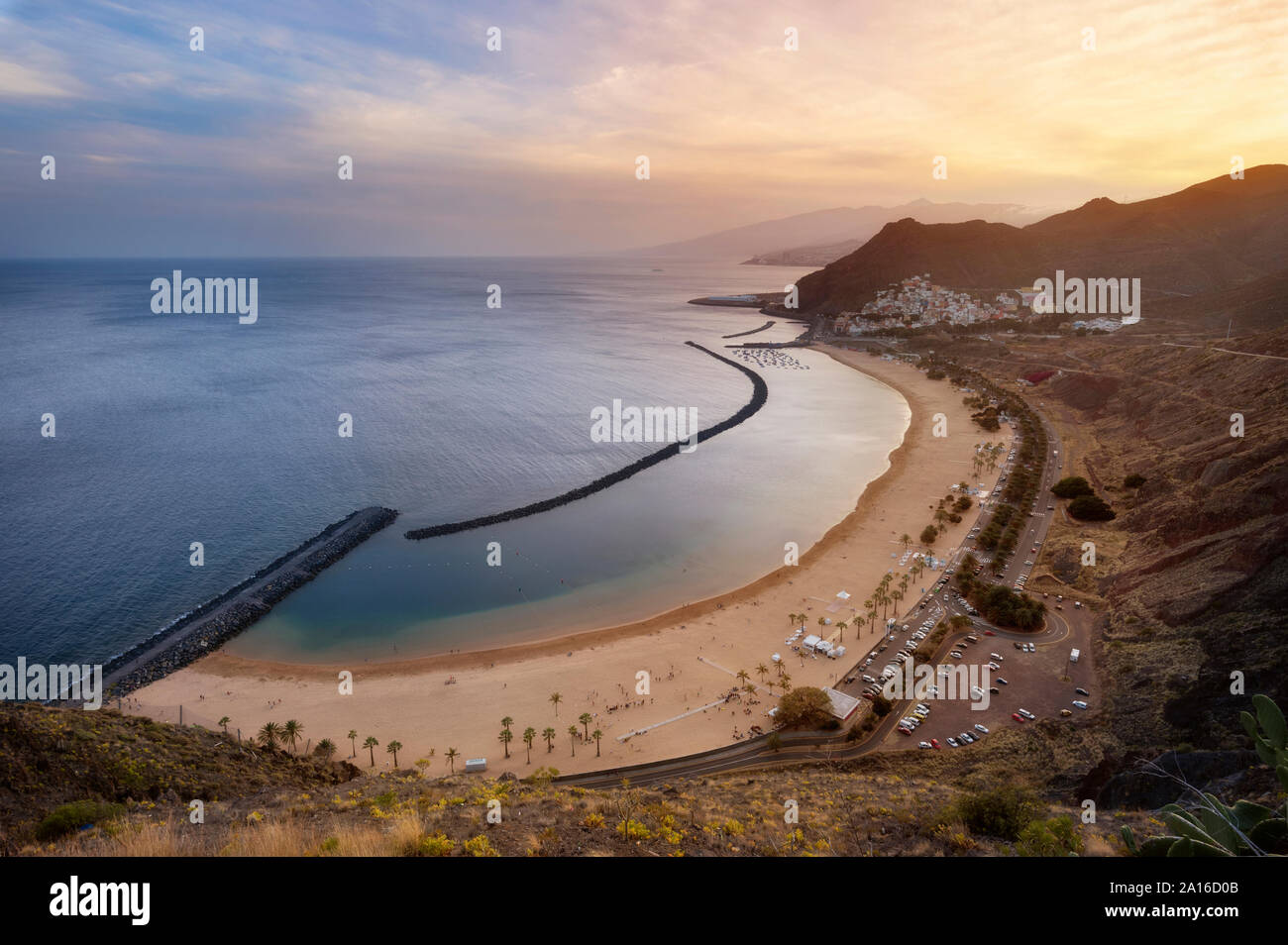 Sonnenuntergang am playa de las teresitas -Fotos und -Bildmaterial in hoher Auflösung – Alamy