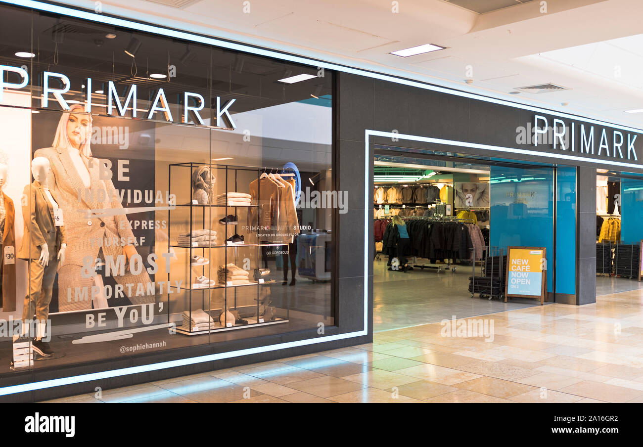Primark store front -Fotos und -Bildmaterial in hoher Auflösung – Alamy