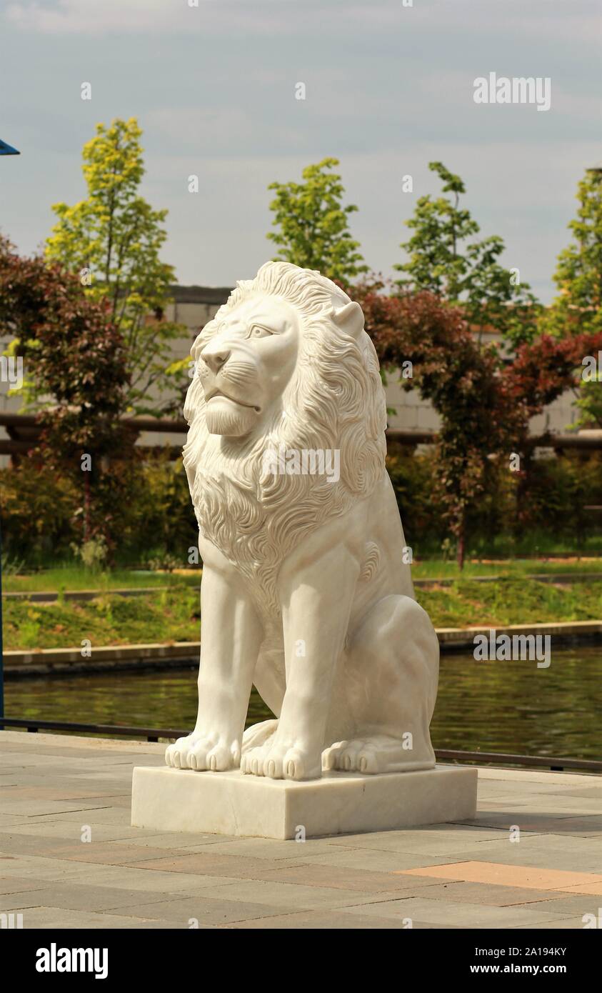 Weiße marmorstatue -Fotos und -Bildmaterial in hoher Auflösung – Alamy