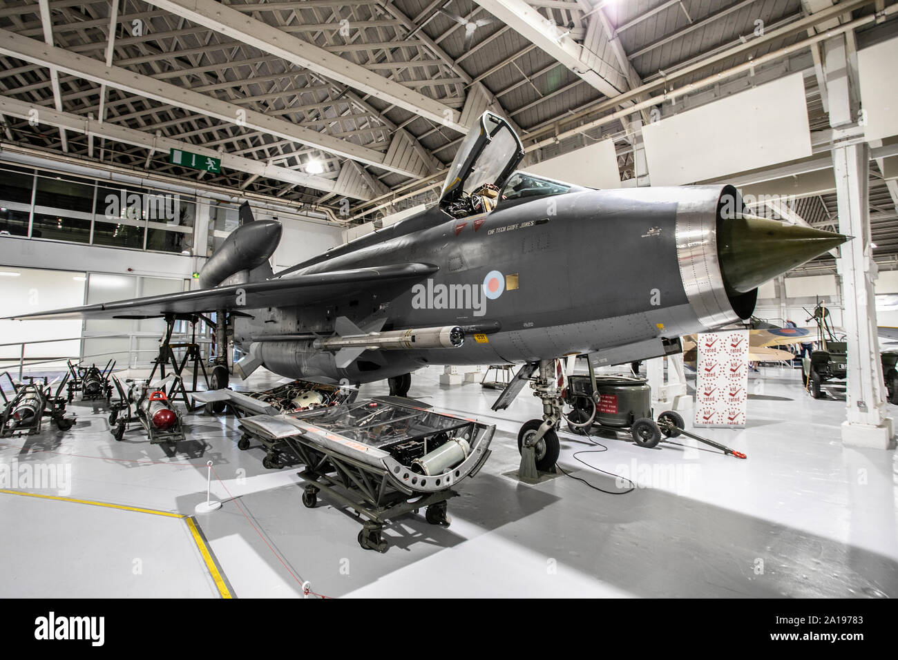 English electric lightning jet -Fotos und -Bildmaterial in hoher ...