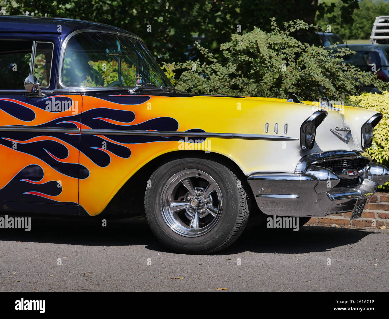 The blue flame car -Fotos und -Bildmaterial in hoher Auflösung – Alamy
