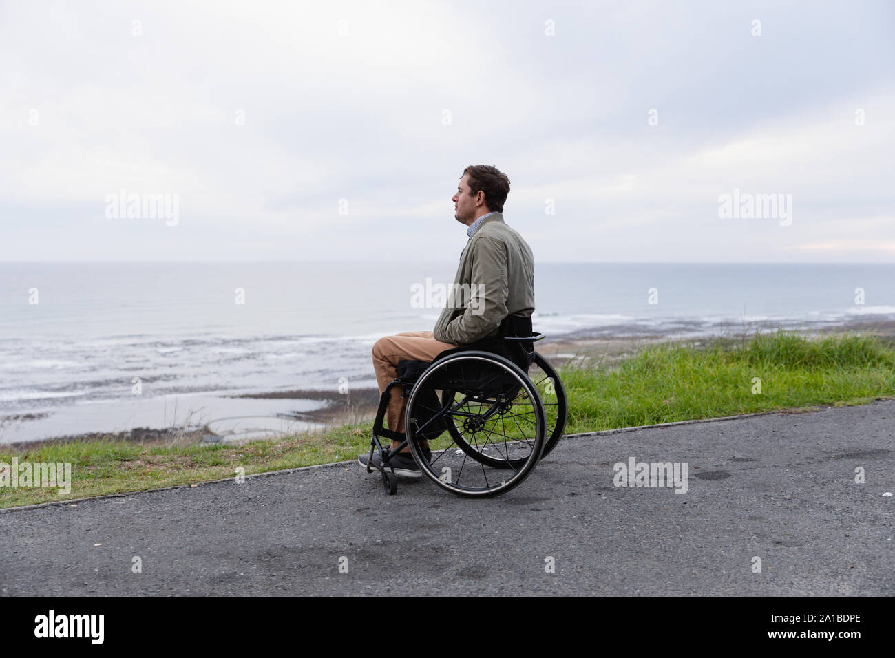 Behinderte Menschen im Rollstuhl genießen einen Tag Stockfotografie - Alamy