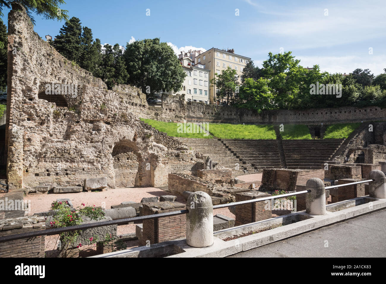 Das Teatro Romano di Trieste (auch Teatro Tergestino) ist-Ruine des ...