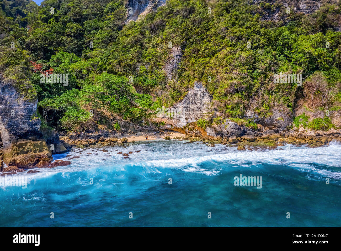 Herrlichen Blick auf die einzigartigen natürlichen Felsen. Atuh Strand ...