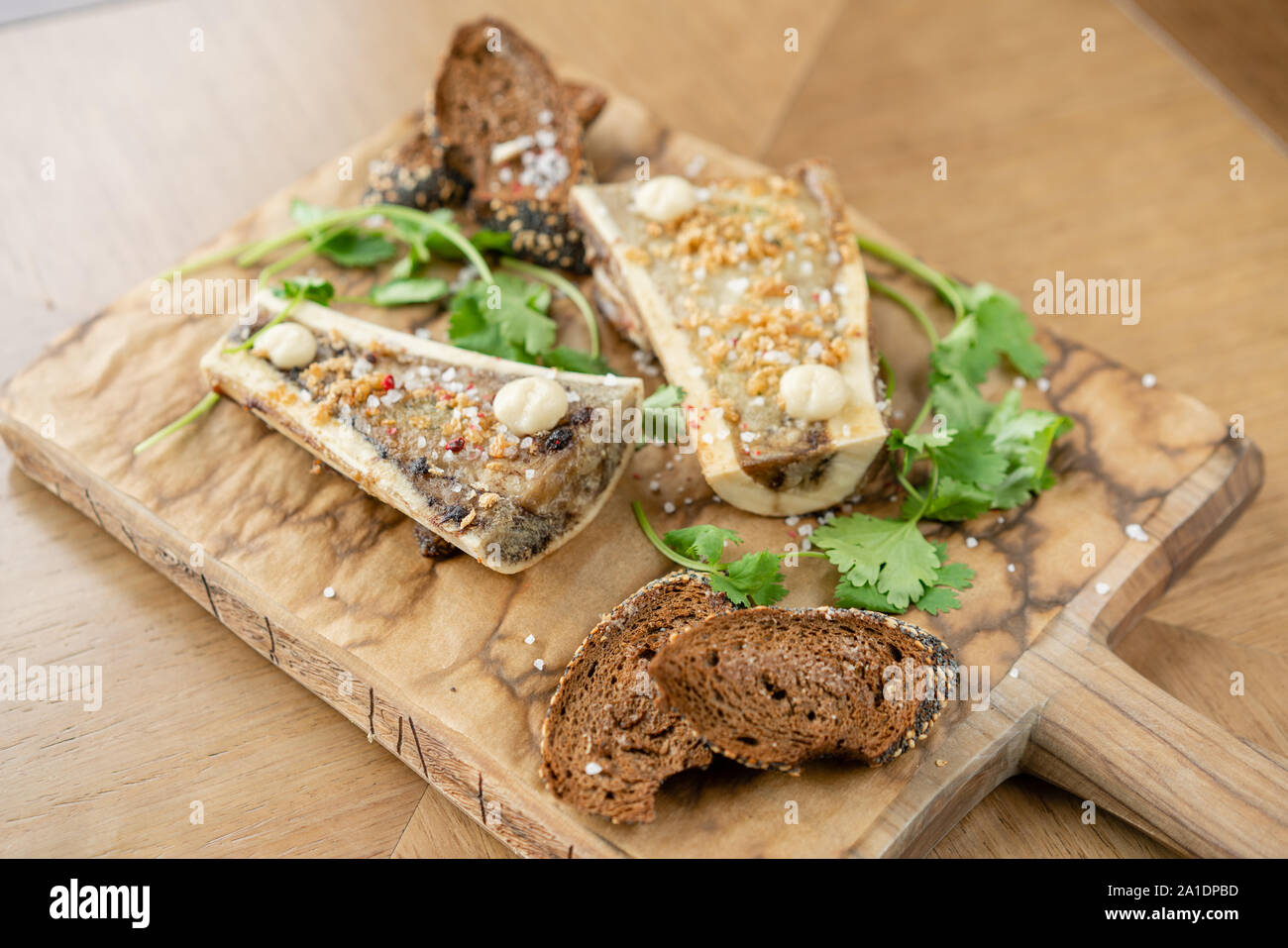 Geröstetes knochenmark -Fotos und -Bildmaterial in hoher Auflösung ...