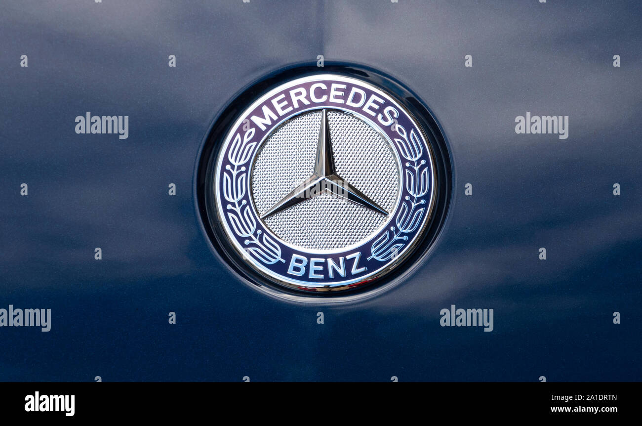 Mercedes Emblem Stockfotos und -bilder Kaufen - Alamy